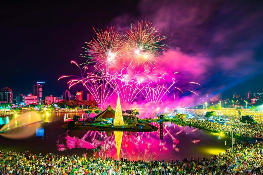 Show da Virada atrai milhares de pessoas à Toledo