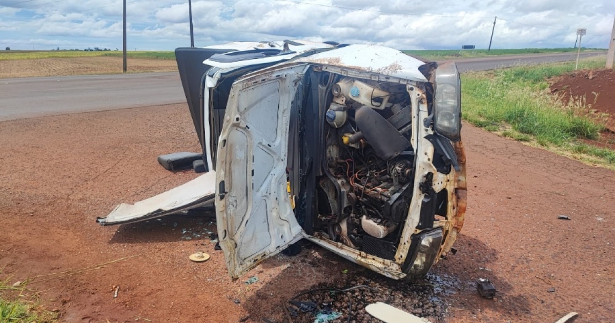 Homem fica ferido em capotamento na PR-329 em Toledo