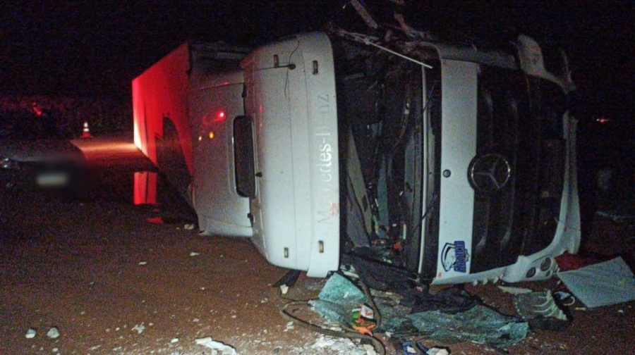 Acidente entre carreta e veículo de passeio deixa seis pessoas feridas na rodovia PR-585, em Toledo