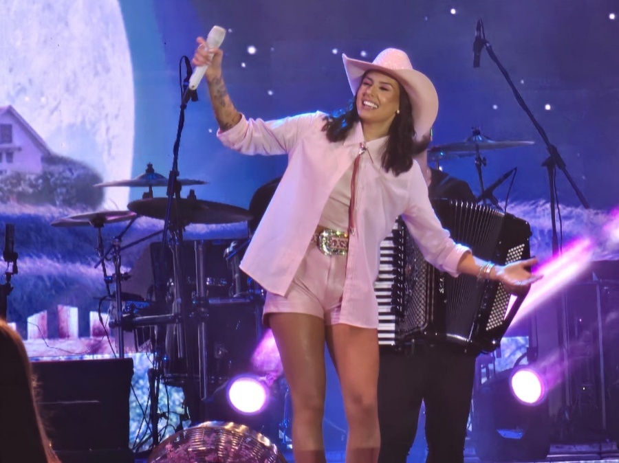 Ana Castela empolga o público no segundo dia do Toledo Rodeo Bulls 2025